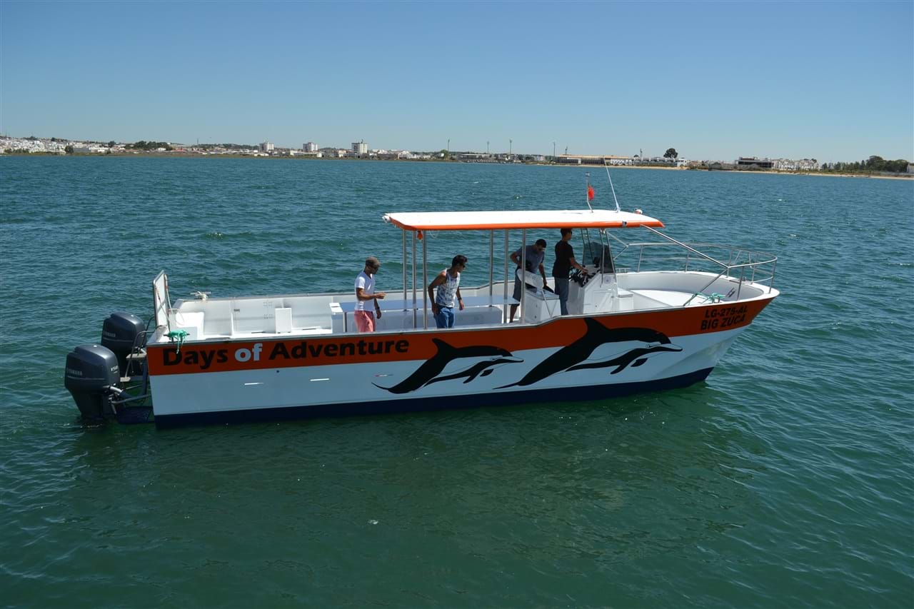 catamaran,embarcação passageiros,barco passageiros,maritimo-turistica